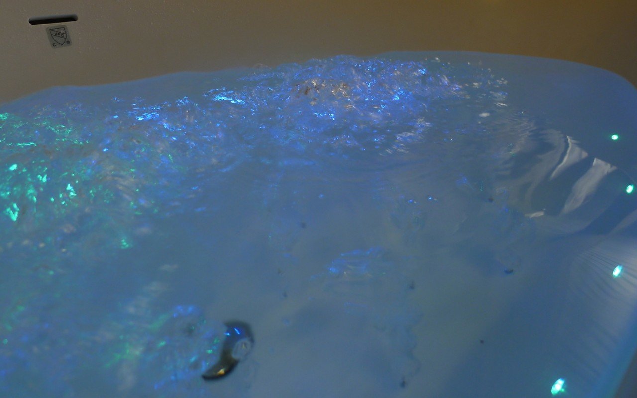 Aquatica Sensuality™ Mini F Wht Relax Freestanding Solid Surface Bathtub